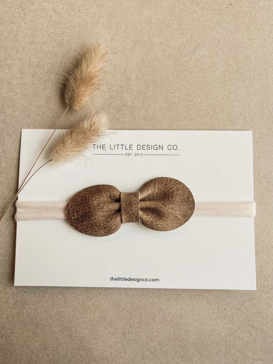 Everleigh// Distressed Tan – The Little Design Co